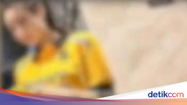 Viral Selebgram Pakai Baju Kurir Ojol dan Rok Mini, Dianggap Melecehkan