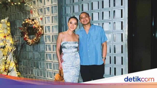 7 Potret BCL Rayakan Ultah Tiko Aryawardhana, Dinner Romantis Berdua di Bali