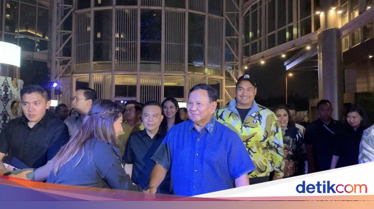 Ditemani Menpora, Prabowo Nobar Film 'Indonesia Dari Timur'