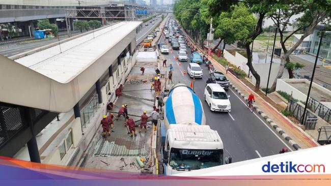 Ada Perbaikan Jalan di Cawang, 2 Halte TransJ Tak Beroperasi Sementara