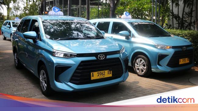 Sopir Taksi Viral Kerok Sesama Driver Dapat Kado dari Blue Bird
