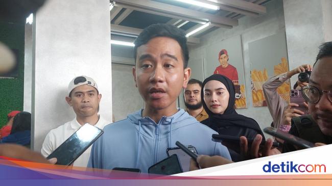 Gibran soal Bawaslu Soroti Bagi-bagi Susu: Kalau Ada Teguran Ya Kita Setop Gibran soal Bawaslu Soroti Bagi-bagi Susu: Kalau Ada Teguran Ya Kita Setop