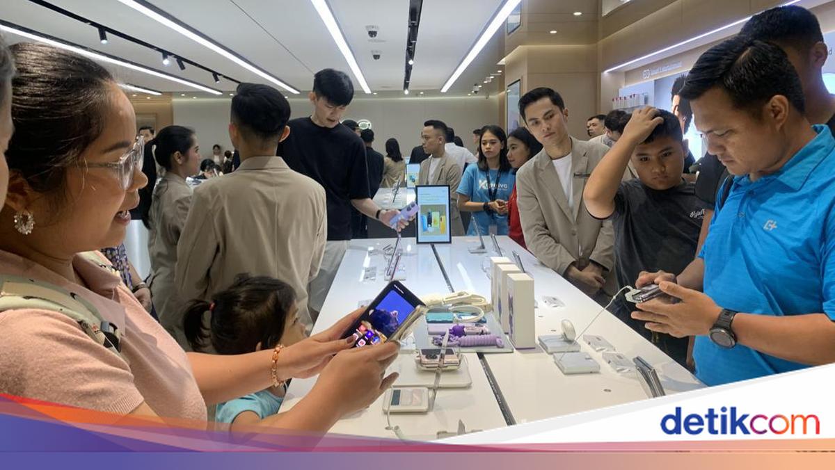 Unik! OPPO Experience & Service Store Medan Berkonsep Toko ala Coffee Shop