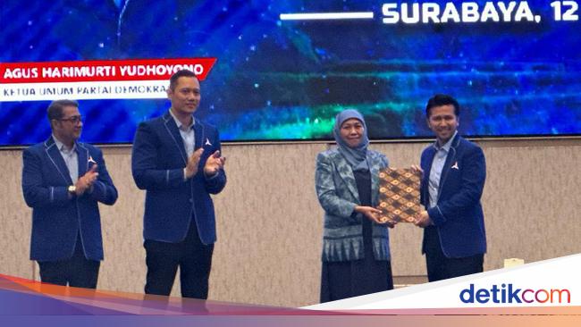 Demokrat Resmi Usung Khofifah-Emil Dardak Maju Pilgub Jatim 2024 Demokrat Resmi Usung Khofifah-Emil Dardak Maju Pilgub Jatim 2024