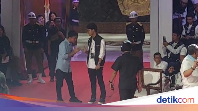 Alam Ganjar dan Gibran Ngobrol di Sela Debat Capres, Bahas Apa?