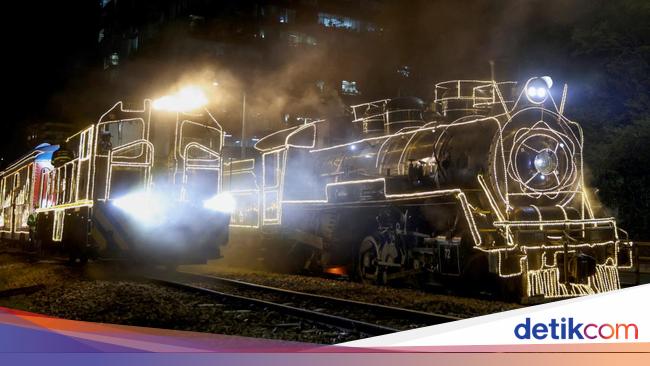Kereta Berhias Lampu Natal Wira-wiri di Kolombia