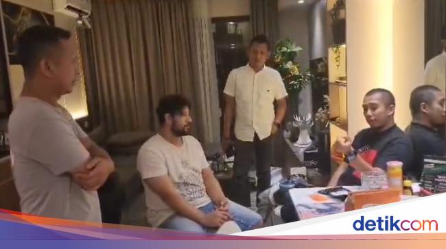 Potret Ammar Zoni Ditangkap (Lagi) karena Narkoba