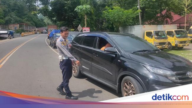 Pemotongan Batu Jalur Camba Maros, Kemacetan Terjadi Jelang Lokasi ...