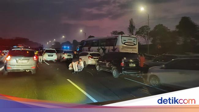 Buruh Buka Pemblokiran, Macet Parah Tol Cipularang ke Bandung Mulai Terurai