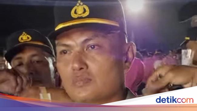 Momen Haru Perwira Polisi Kenang Mendiang Istri Saat Pelantikan di Setukpa Momen Haru Perwira Polisi Kenang Mendiang Istri Saat Pelantikan di Setukpa