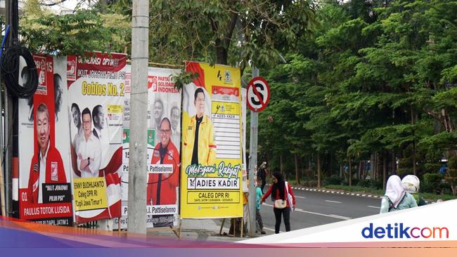 Semrawutnya Baliho-Baliho Caleg di Surabaya