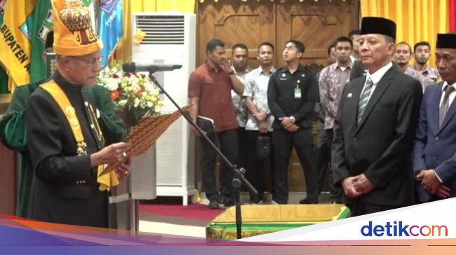 JK-Hamid Awaluddin Hadiri Pengukuhan Wali Nanggroe Aceh Malik Mahmud