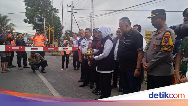 Pemprov Jatim Bangun 22 Palang Pintu Pelintasan Sebidang Pemprov Jatim Bangun 22 Palang Pintu Pelintasan Sebidang