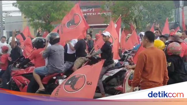 Acara PSI di Pati Diwarnai Aksi Geber Motor Sekelompok Massa Berbendera PDIP