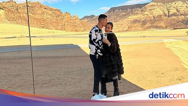 7 Gaya Georgina Rodriguez dan Ronaldo di AlUla, Kota yang Dihindari Nabi