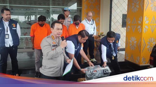 Berulang Kali Isi BBM Bio Solar, 3 Warga Palembang Ditangkap Berulang Kali Isi BBM Bio Solar, 3 Warga Palembang Ditangkap