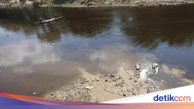 Sungai Bengawan Solo Kian Tercemar