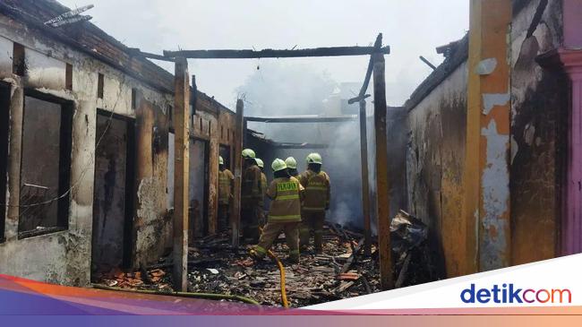 8 Rumah Kontrakan di Jaktim Terbakar gegara Bakar-bakar Sampah 8 Rumah Kontrakan di Jaktim Terbakar gegara Bakar-bakar Sampah