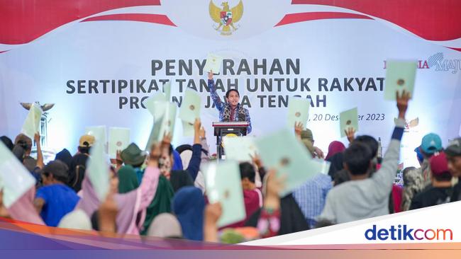 Wamen ATR/BPN Serahkan 520 Sertifikat Tanah di Tegal-Wonosobo Wamen ATR/BPN Serahkan 520 Sertifikat Tanah di Tegal-Wonosobo