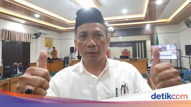 Tak Terima Divonis 9 Tahun Penjara, Bupati Meranti M Adil Akan Banding Tak Terima Divonis 9 Tahun Penjara, Bupati Meranti M Adil Akan Banding