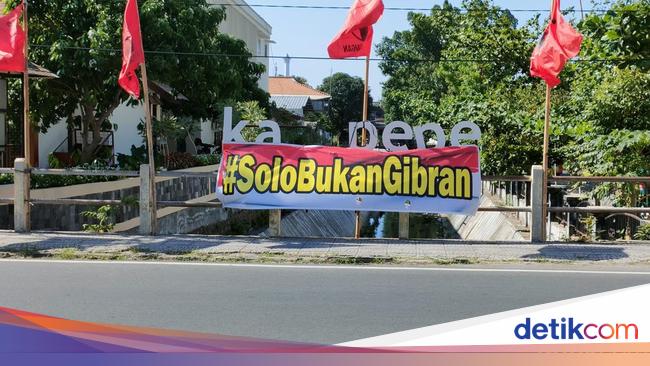 Ada Spanduk #SoloBukanGibran, TKD Prabowo-Gibran: Senyumin Aja