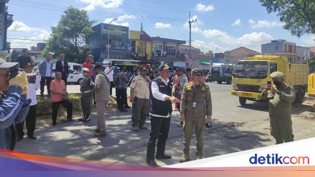 Perlawanan Sia-sia Pemilik Saat Rumahnya di Akses Exit Tol Malang ... Perlawanan Sia-sia Pemilik Saat Rumahnya di Akses Exit Tol Malang ...