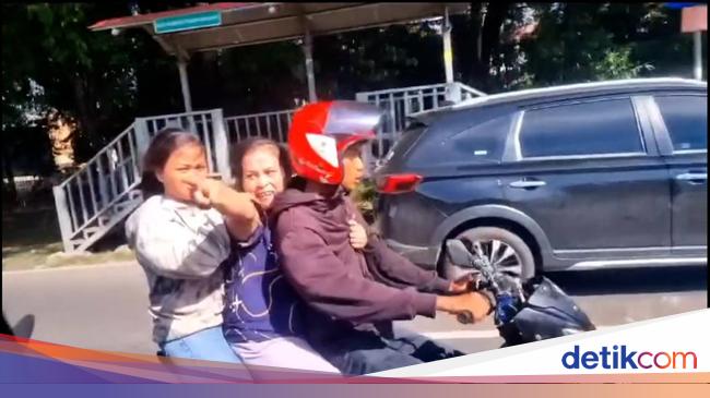 Pengakuan Ibu-Anak Perusak Mobil Dinsos Makassar Pakai Batu Saat Razia Anjal