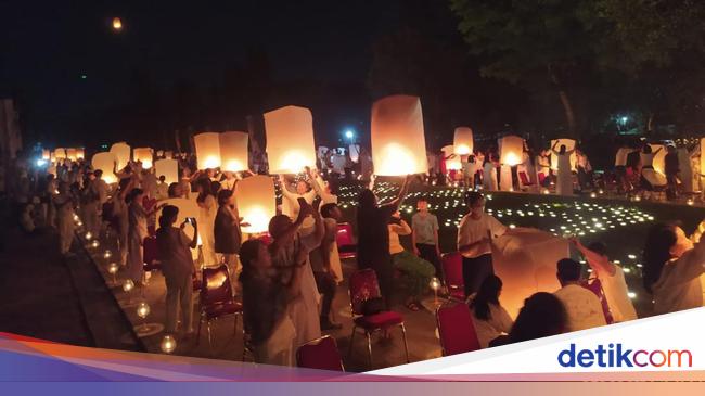 Cantik Banget! Langit Borobudur Dihiasi Lampion Malam Ini
