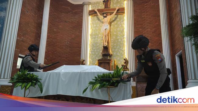 Sterilisasi Pengamanan Gereja di Malang Jelang Perayaan Natal 2023 Sterilisasi Pengamanan Gereja di Malang Jelang Perayaan Natal 2023