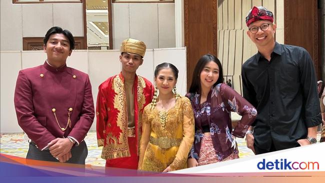 5 Gaya Adhisty Zara Nonton Debat Cawapres Pakai Kebaya Ayu Tenan 6535
