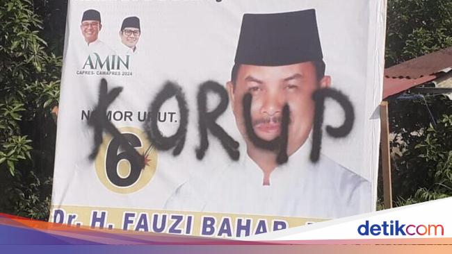Baliho Fauzi Bahar Dicoret 'Korup', Ini Kata NasDem Sumbar