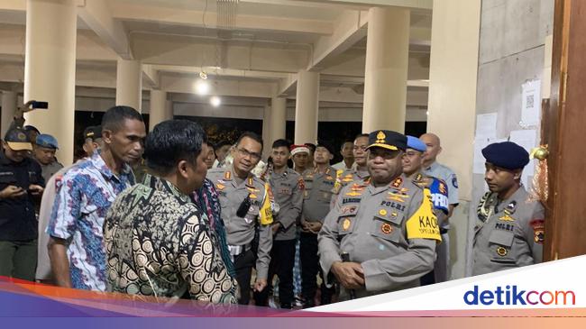 Kapolda Papua Cek Pengamanan Gereja Saat Misa Malam Natal di Jayapura
