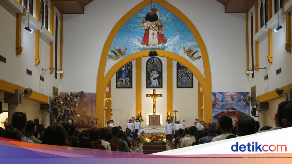 Ayat Suci dan Warna Liturgi Hari Kenaikan Yesus Kristus 2024