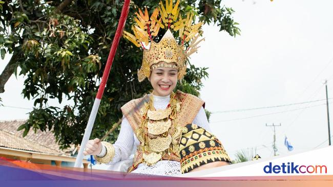 Potret Meriah Warga Arak Nagita-Putri Zulhas Saat Kampanye PAN di Lampung Potret Meriah Warga Arak Nagita-Putri Zulhas Saat Kampanye PAN di Lampung