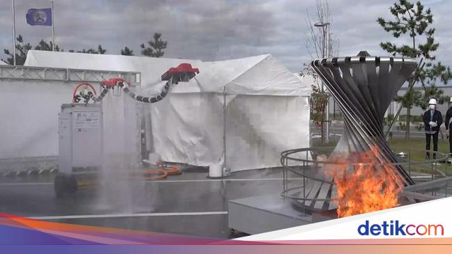 Peneliti Kembangkan Robot Naga Pemadam Kebakaran