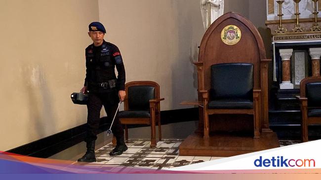 Gereja Katedral Bandung Disterilisasi Jelang Misa Malam Natal
