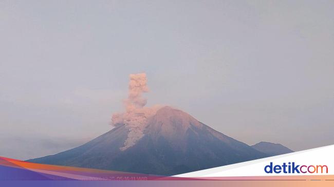 Gunung Semeru Erupsi Disertai Awan Panas Setinggi 1 Kilometer