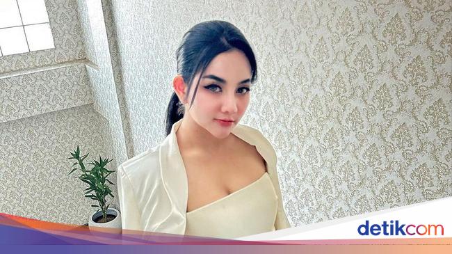 Lala Widy Ungkap Momen Terindah di 2023: Ajak Orang Tua dan Anak Umrah