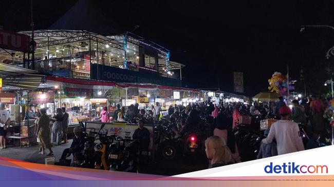 Kecemasan PKL Alun-Alun Kota Batu saat Tahun Baru 2024 Kembali Diguyur ... Kecemasan PKL Alun-Alun Kota Batu saat Tahun Baru 2024 Kembali Diguyur ...