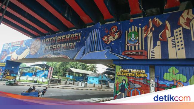 Mural Kota Bekasi Masa Kini Hiasi Kolong Tol Becakayu