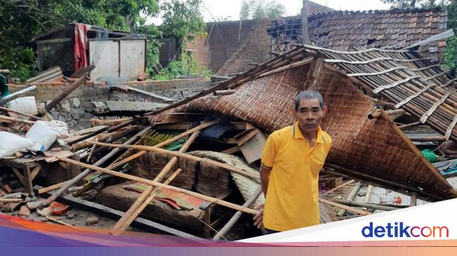 Rumah di Pasuruan Roboh Tertimpa Pagar Tembok yang Diterjang Angin Kencang