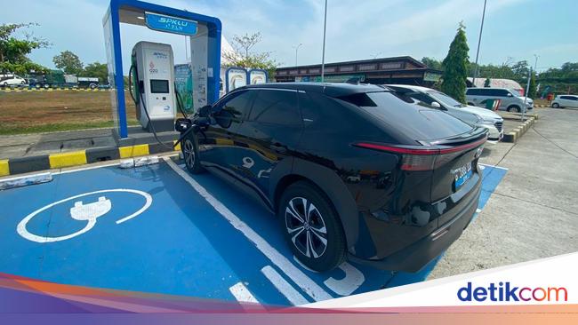 Daftar Tempat Ngecas Mobil Listrik di Rest Area Tol