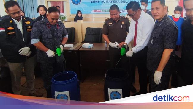 BNNP Sumsel Musnahkan 4,8 Kg Sabu dengan Cara Diblender Pakai Bor