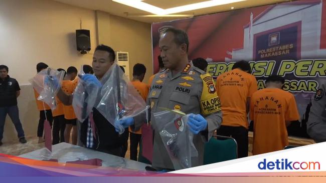 16 Pelaku Penyerangan Sekretariat Mahasiswa di UIM Makassar Ditangkap 16 Pelaku Penyerangan Sekretariat Mahasiswa di UIM Makassar Ditangkap