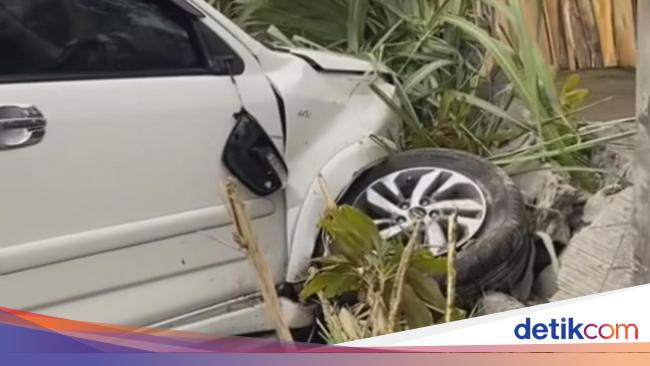 Diduga Mengantuk, Bule Tabrak Pengendara Motor-Tembok Warga di Tabanan Diduga Mengantuk, Bule Tabrak Pengendara Motor-Tembok Warga di Tabanan