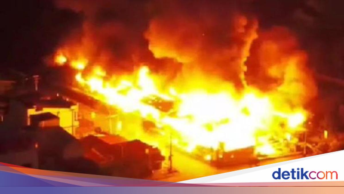 8 Fakta Massa Antar Jenazah Lukas Enembe Ricuh hingga Aparat Luka