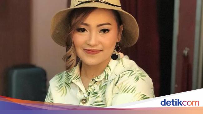 Mpok Alpa Terkenal karena Viral dan Tetap Eksis: Attitude Nomor Satu!