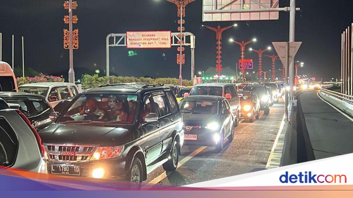 Lalin di Bali Macet Parah, WNA Jalan Kaki ke Bandara Ngurah Rai