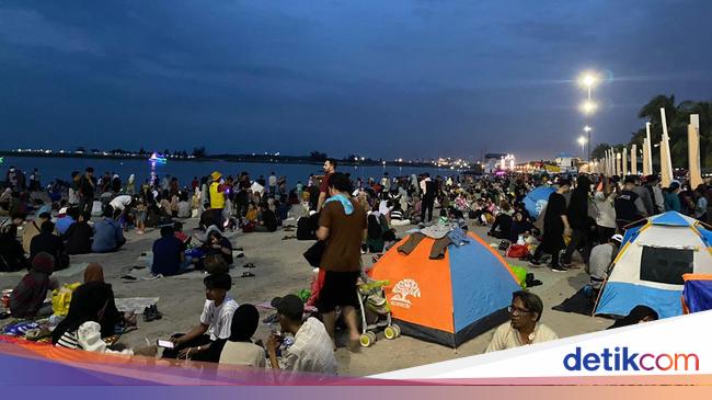Ancol Mulai Dipadati Warga Jelang Malam Pergantian Tahun Baru 2024 Ancol Mulai Dipadati Warga Jelang Malam Pergantian Tahun Baru 2024