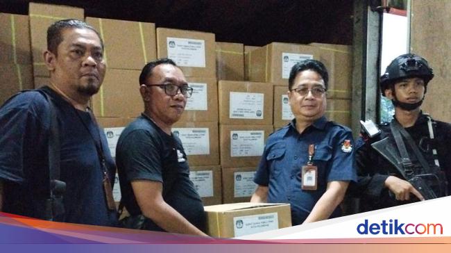 Surat Suara Presiden-DPR RI Tiba di Palembang, Masih Kurang DPRD Sumsel